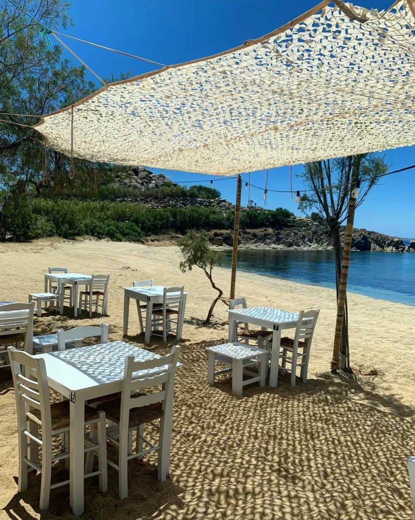 Reservation at NIKOLAS TAVERNA restaurant - Mykonos | KEYS