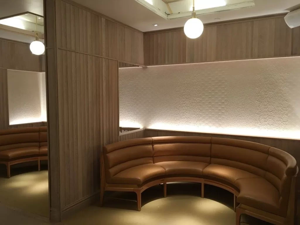 Reservation at EIGHT TABLES GEORGE San Francisco | KEYS