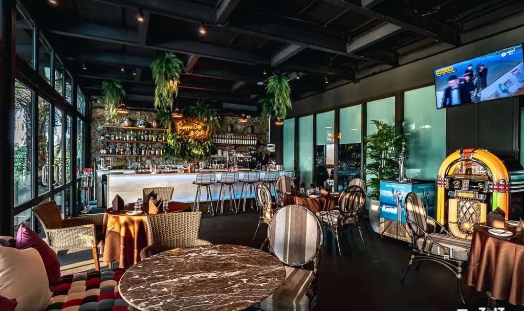 Reservation at PINEAPPLE restaurant - Pattaya | KEYS