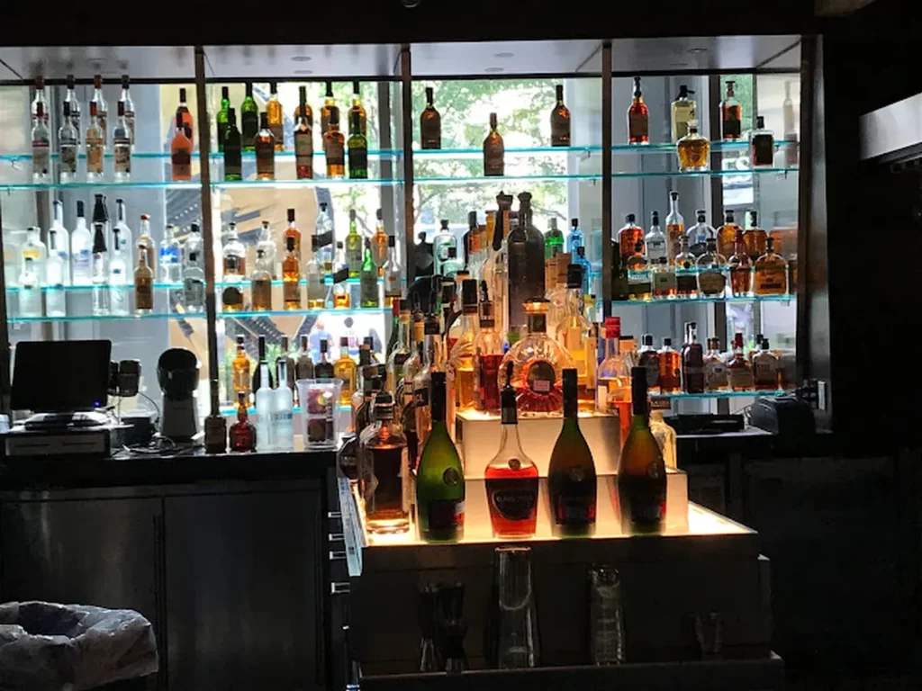 Reservation at EDDIE V'S restaurant - Charlotte | KEYS