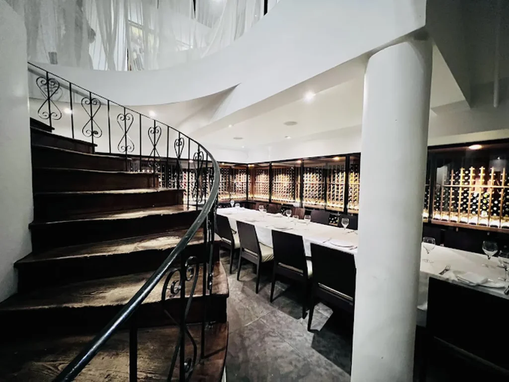 Reservation at ESTIATORIO MILOS MONTREAL restaurant | KEYS